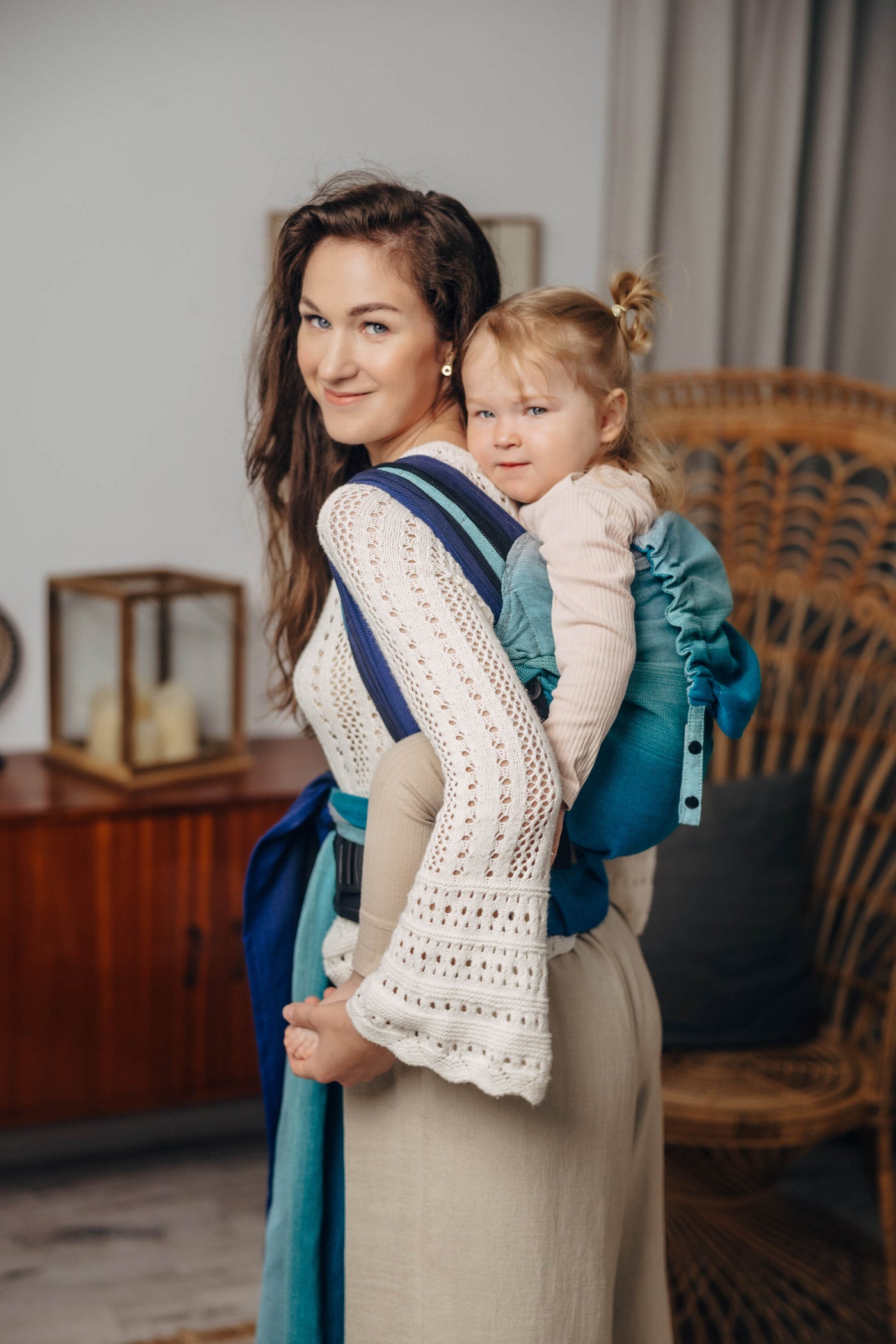 Mama & Roo's Babywearing Baby Carriers