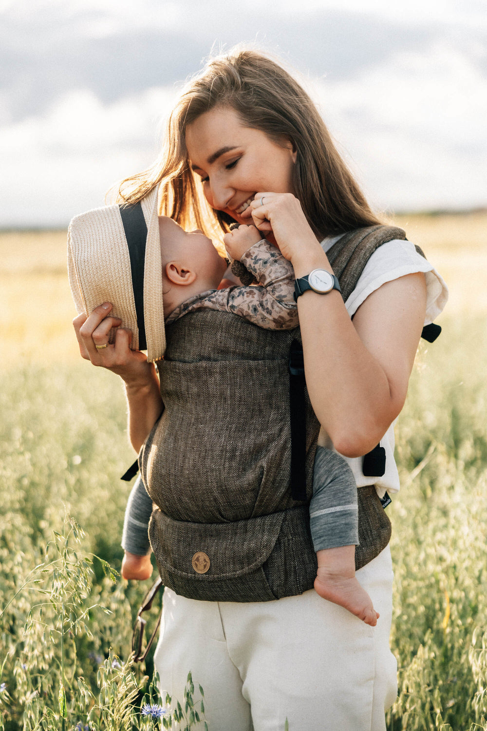 Mama & Roo's Babywearing Baby Carriers
